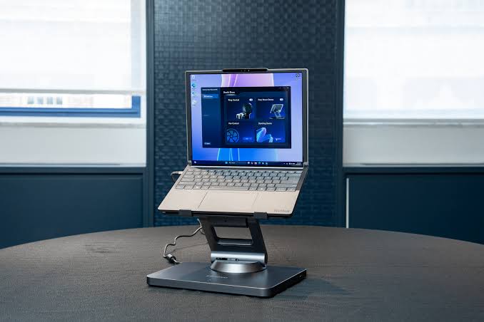 Tech Maxx | Don’t Miss: Lenovo Unveils Smart Motion Laptop Stand That ...